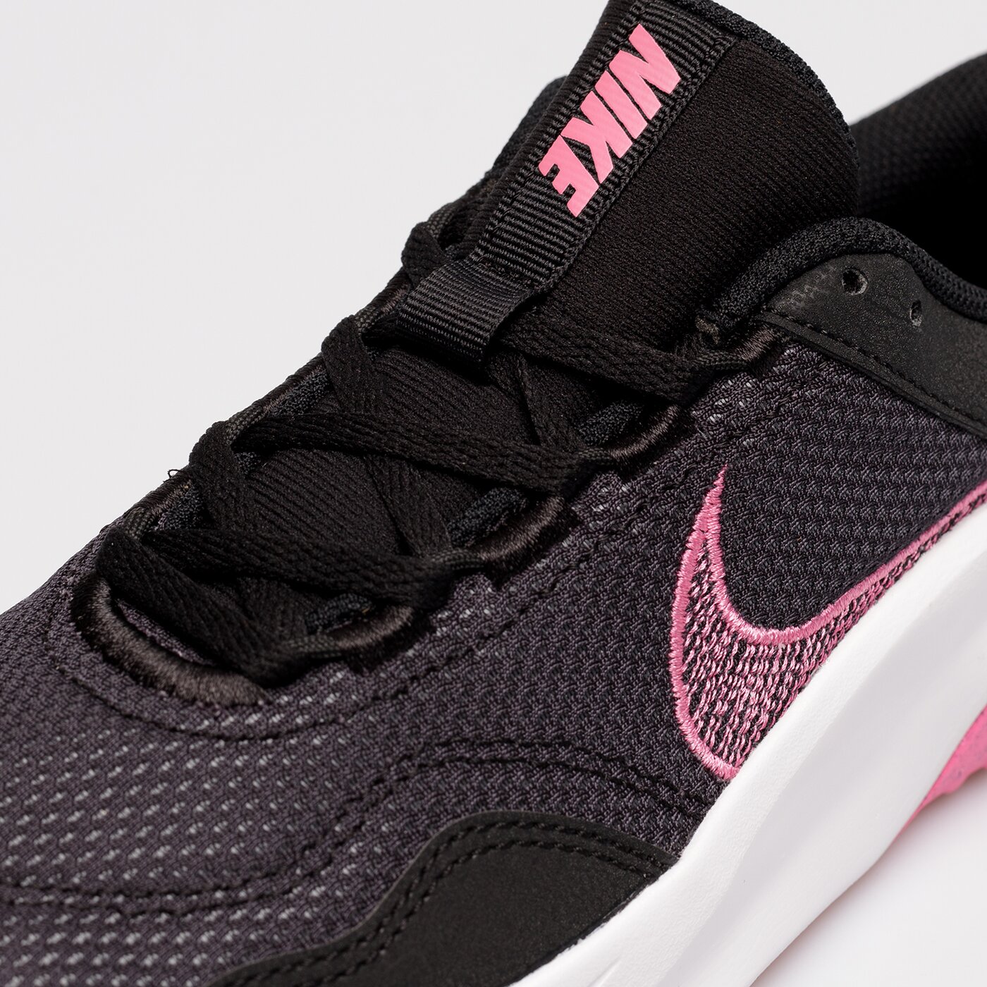 NIKE LEGEND ESSENTIAL 3 (DM1119-002) czarny | Damskie Buty treningowe ...