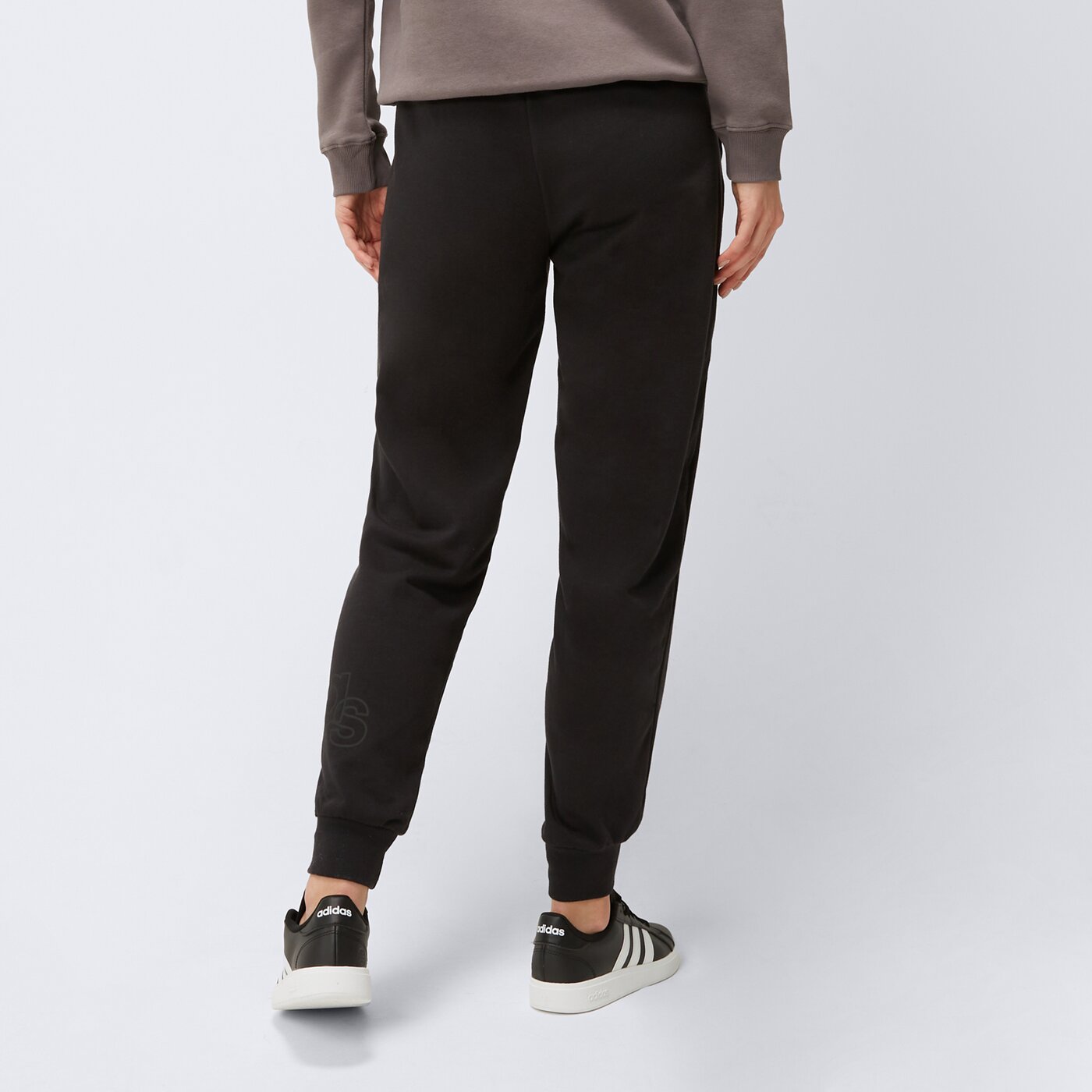 ADIDAS SPODNIE W BLUV PT (IP2270) czarny | Damskie Spodnie | 50 style