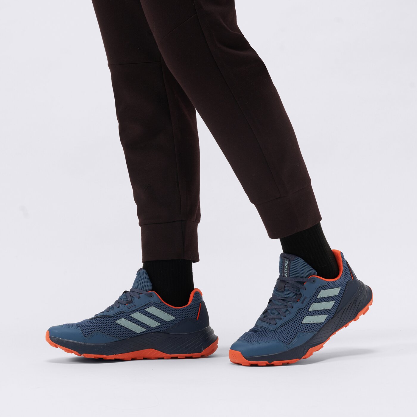 ADIDAS TRACEFINDER (IE5908) granatowy | Męskie Buty outdoor | 50 style