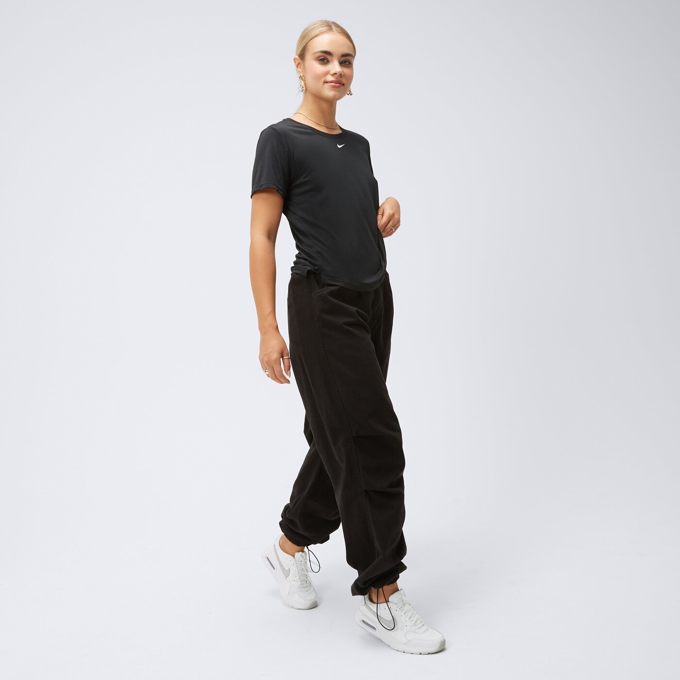 NIKE T-SHIRT W NK ONE DF SS STD (DD0638-010) czarny | Damskie Koszulki ...