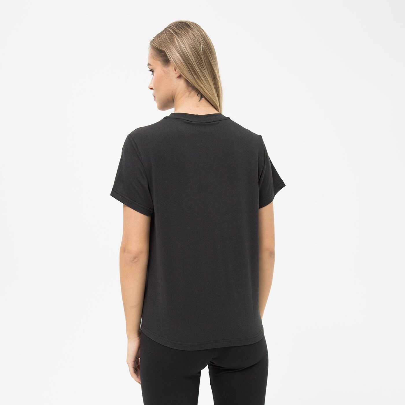 ADIDAS T-SHIRT SS W MIN TEE (HM4490) czarny | Damskie Koszulki | 50 style