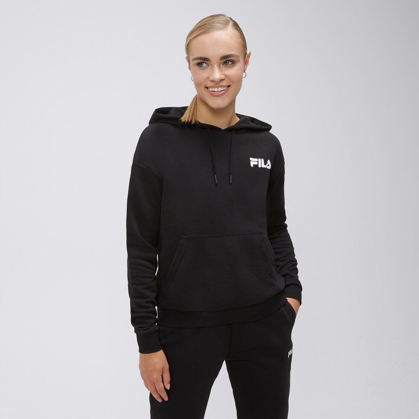 FILA BLUZA Z KAPTUREM BET (SS23SPW424000) czarny | Damskie Bluzy | 50 style