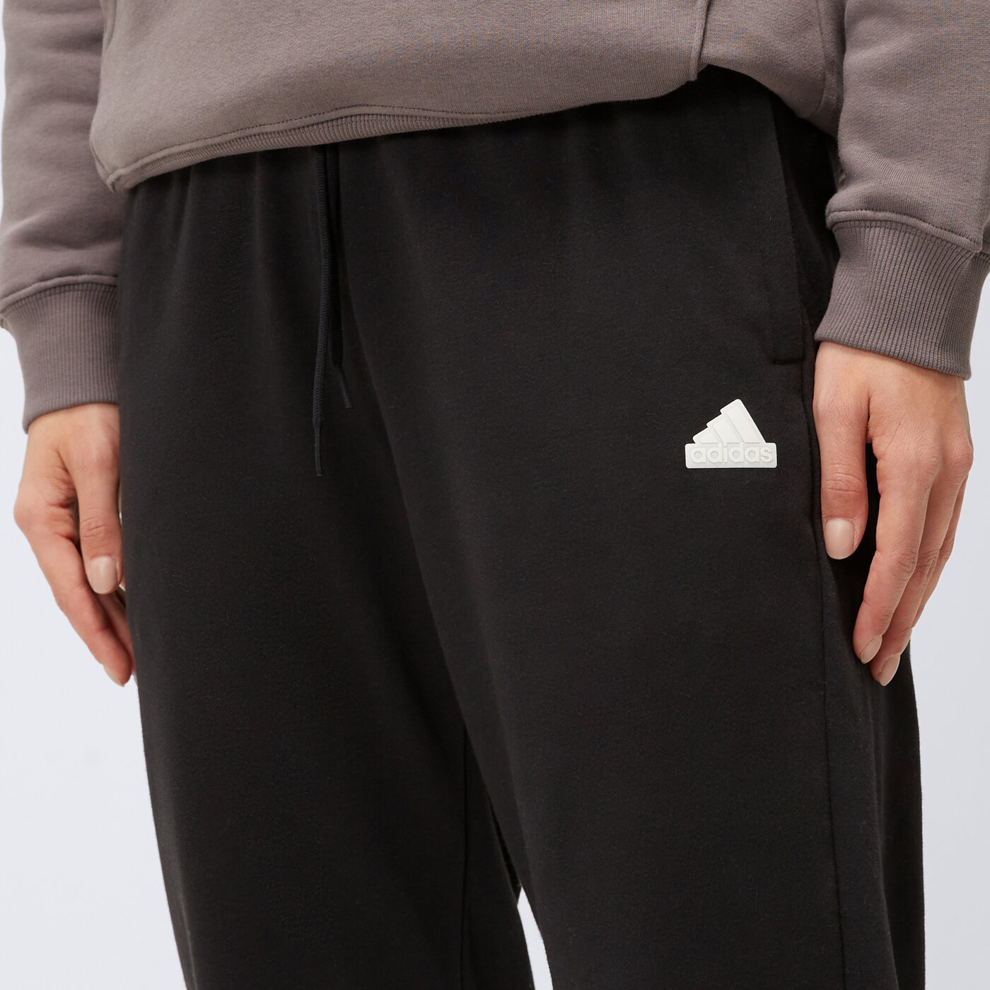 ADIDAS SPODNIE W BLUV PT (IP2270) czarny | Damskie Spodnie | 50 style