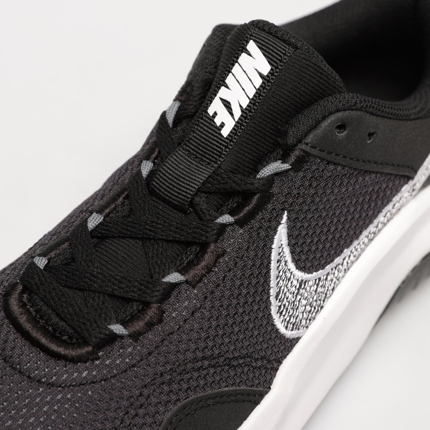 NIKE LEGEND ESSENTIAL 3 NEXT NATURE (DM1119-001) czarny | Damskie Buty ...