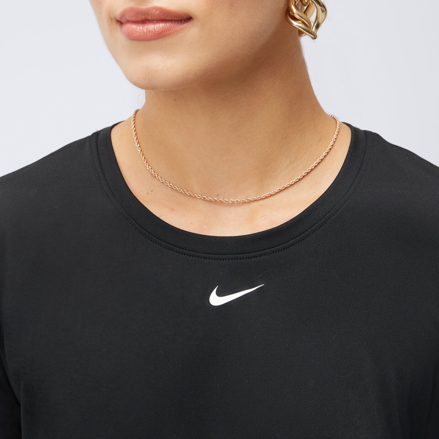 NIKE T-SHIRT W NK ONE DF SS STD (DD0638-010) czarny | Damskie Koszulki ...