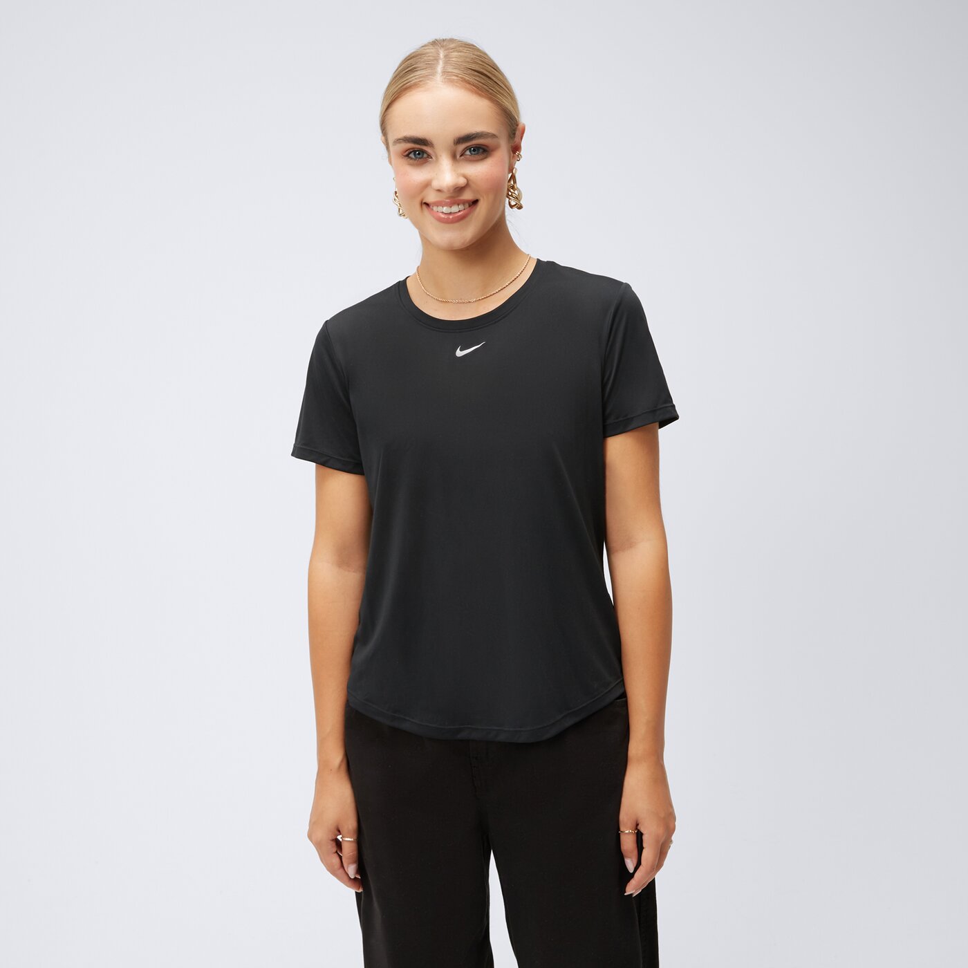 NIKE T-SHIRT W NK ONE DF SS STD (DD0638-010) czarny | Damskie Koszulki ...