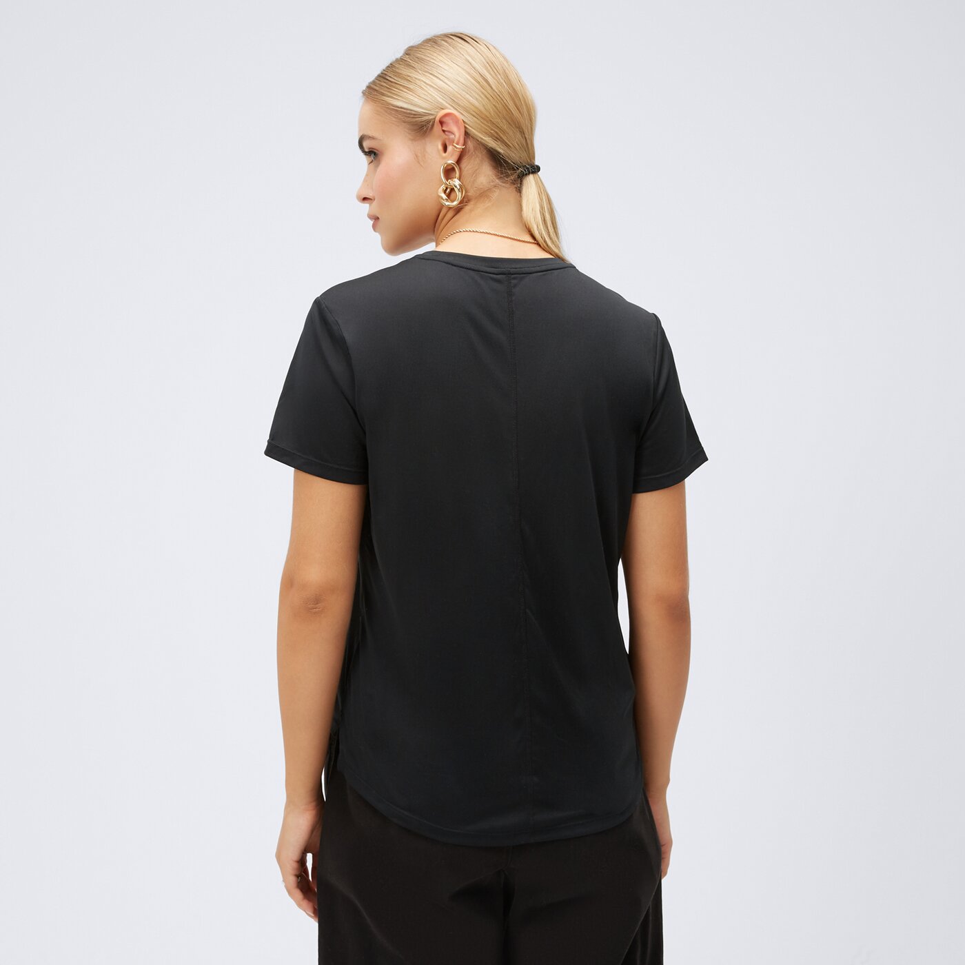 NIKE T-SHIRT W NK ONE DF SS STD (DD0638-010) czarny | Damskie Koszulki ...